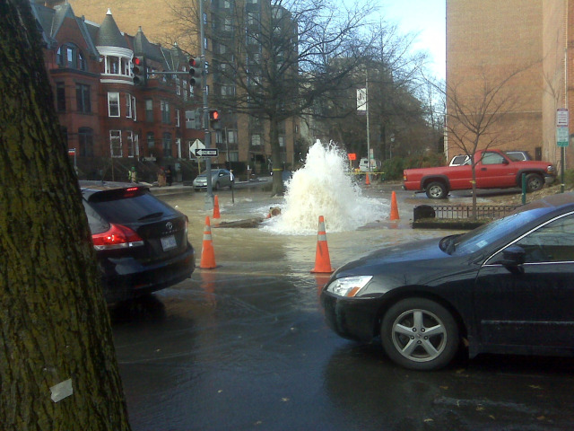 Large Water Main Break at 17th & P NW | DCist