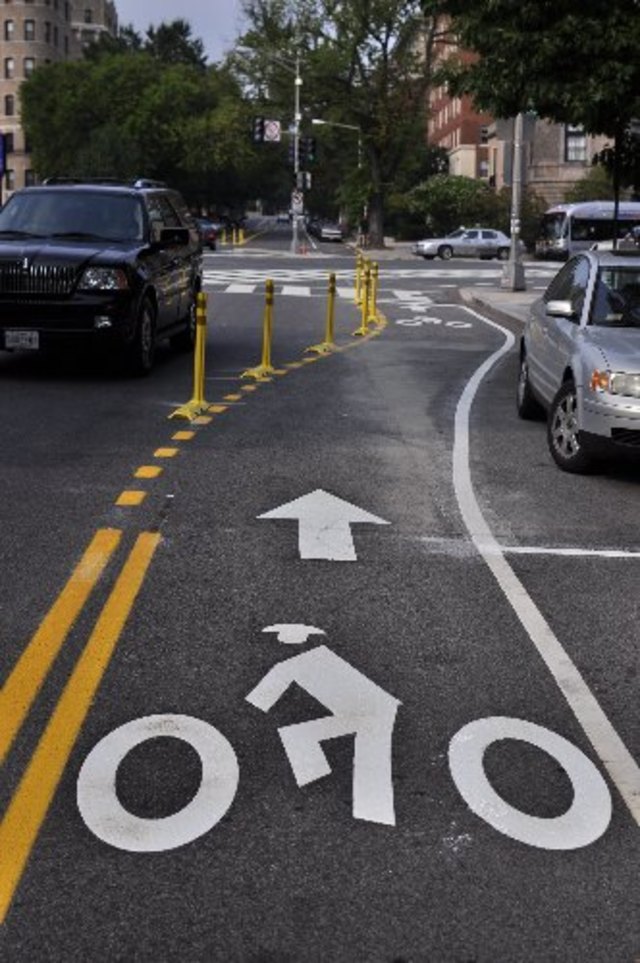 New Contraflow Bike Lanes Installed At 16th and U Streets NW | DCist