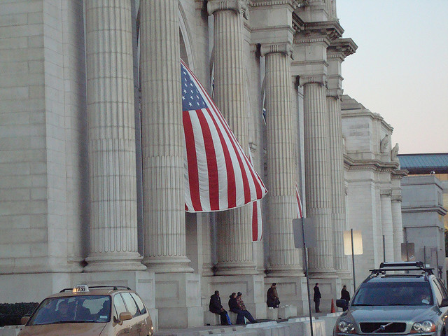 Union Station Concession Workers Protest Low Pay | DCist