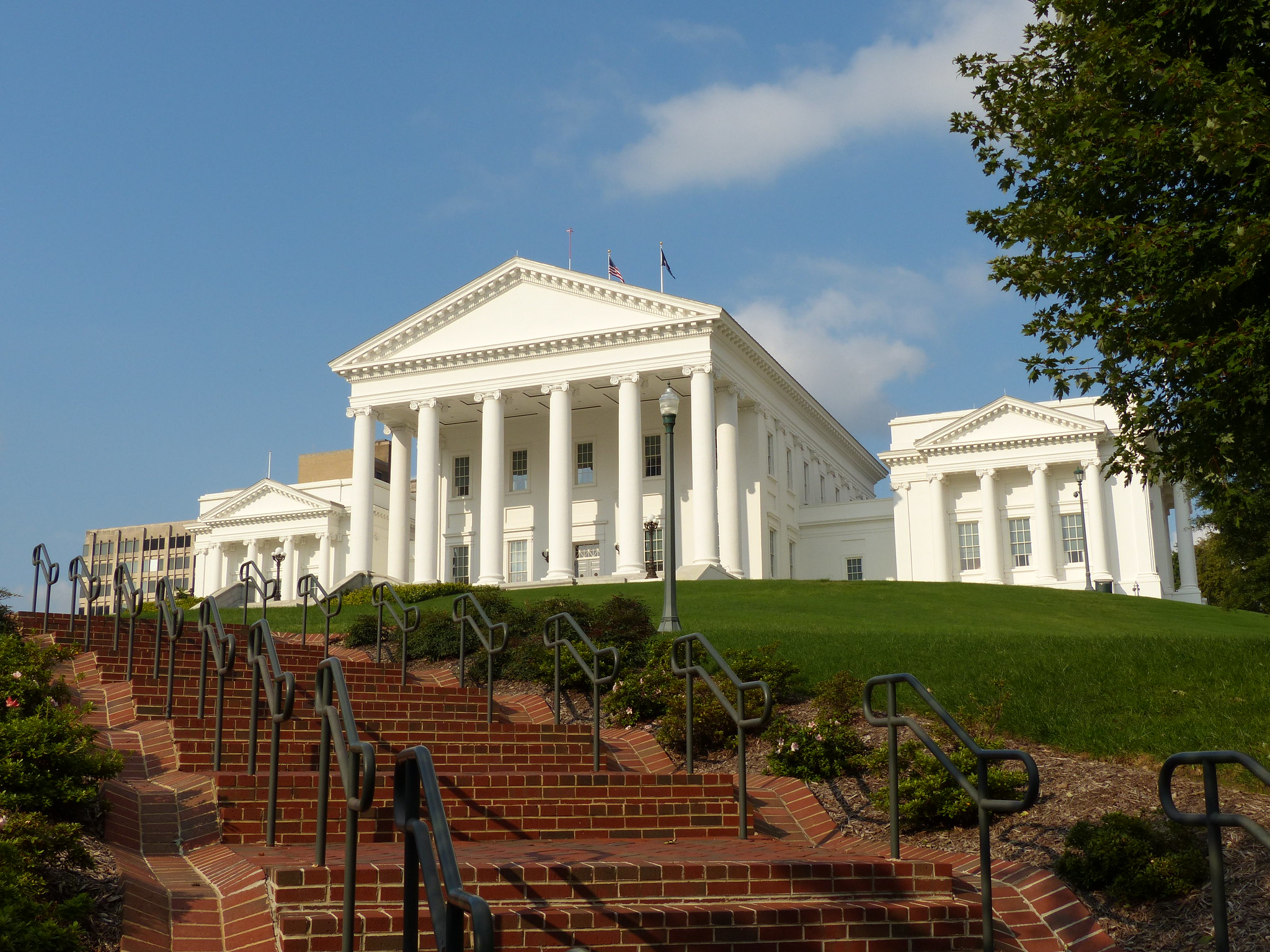 Gov. Northam Activates Virginia National Guard, Orders Curfew In ...