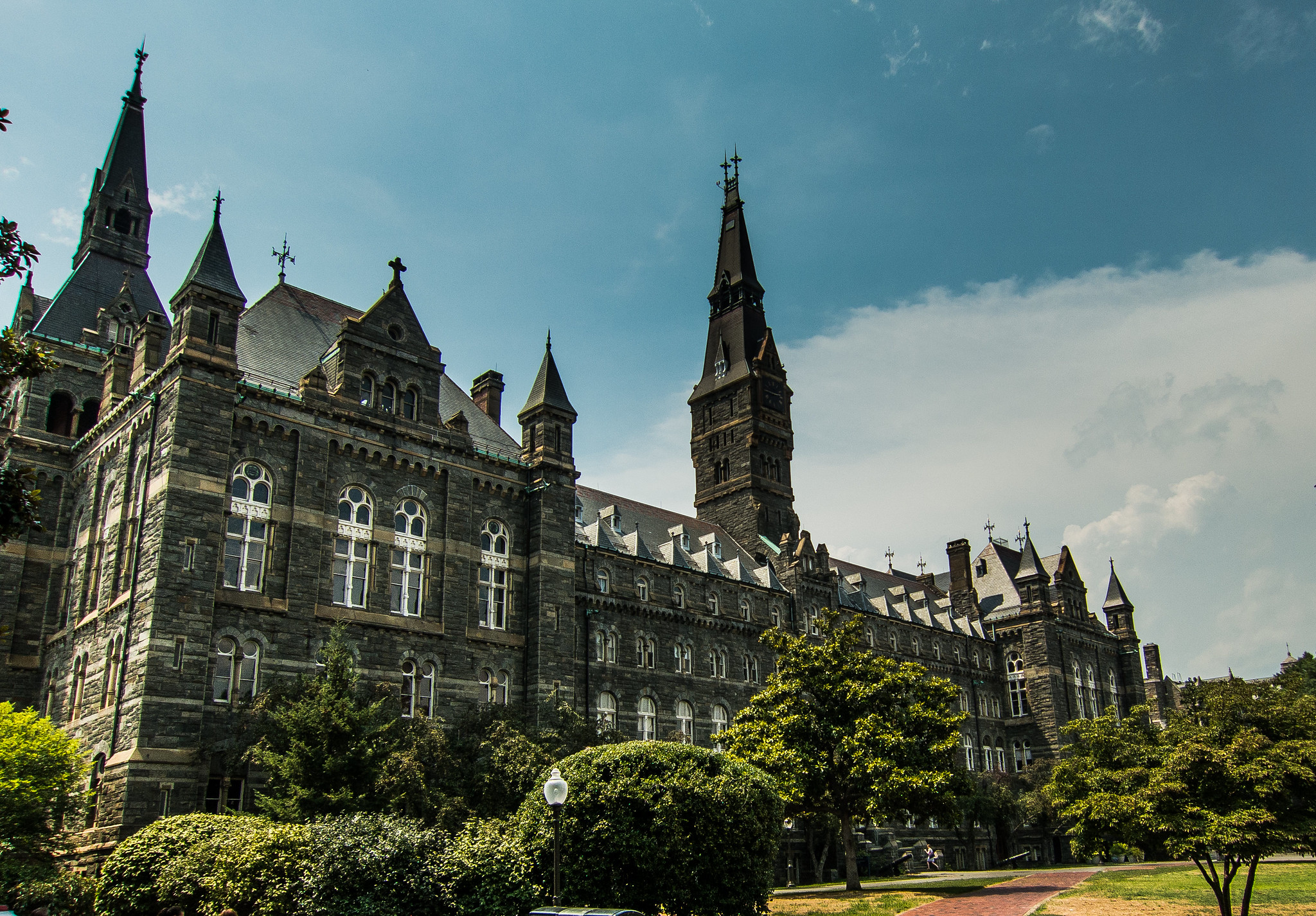 Georgetown Students Worry About Financial Aid Reductions