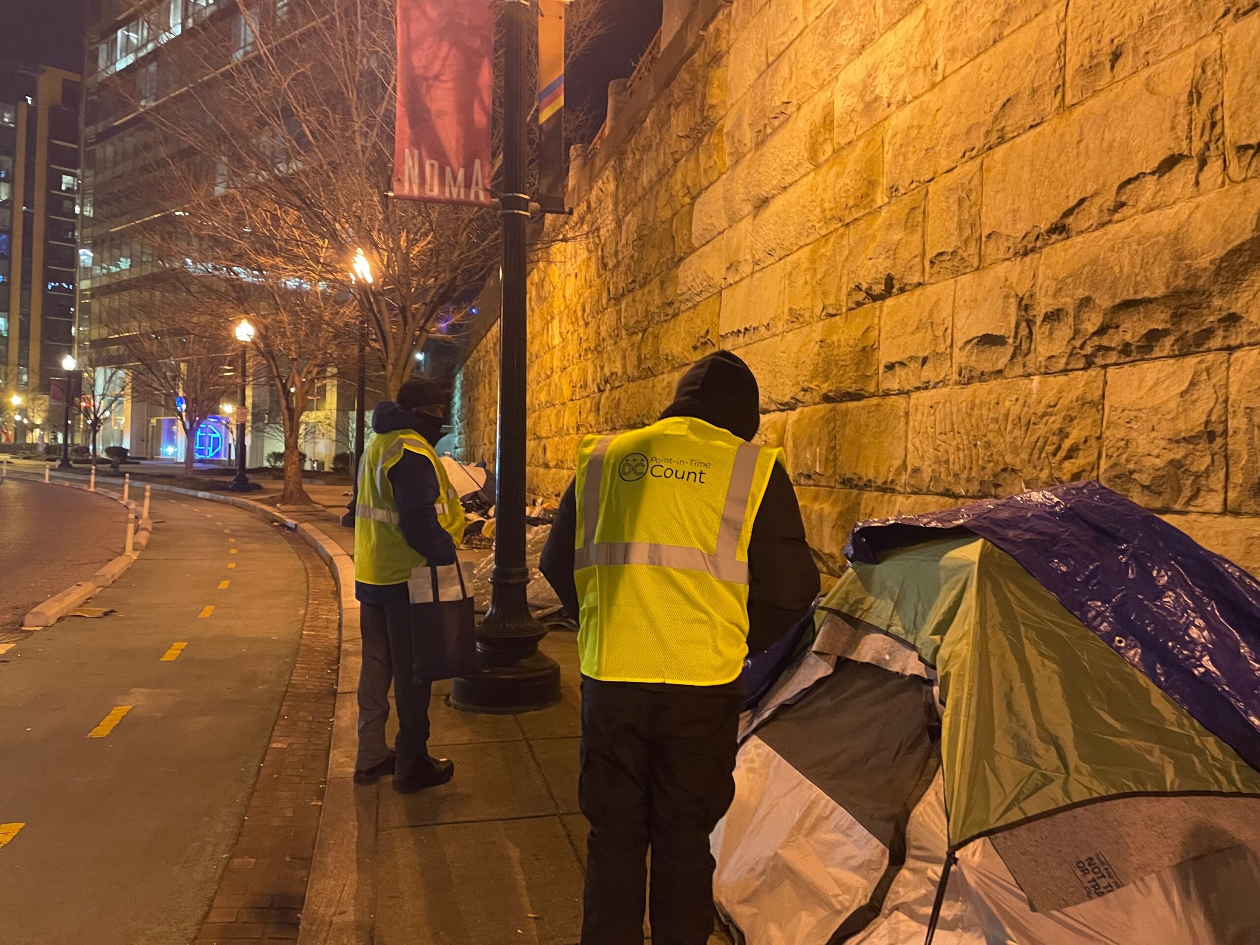 Volunteers conduct point-in-time homeless count| DCist