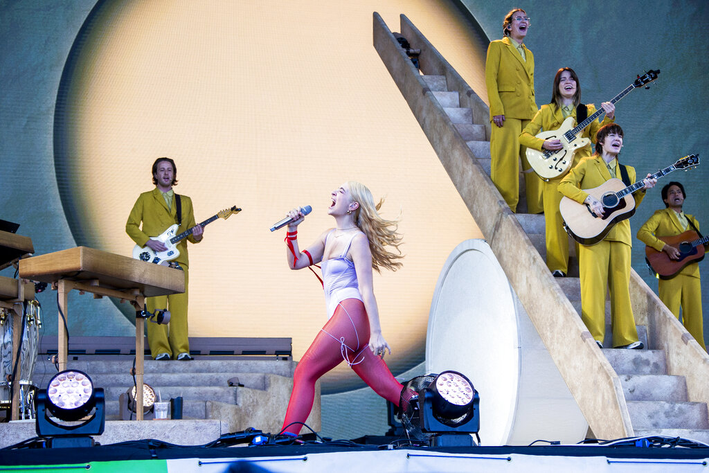 Lorde Becomes Accidental Ambassador For Swimming In The Potomac